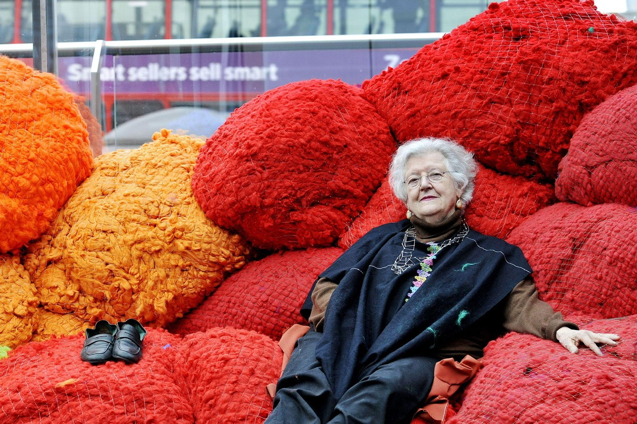 Sheila Hicks - Carolina Oneto